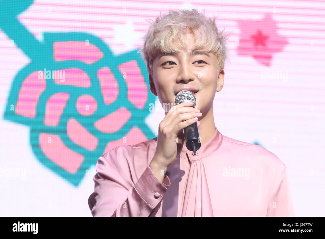 S. Korean singer Roy Kim South Korean singer Roy Kim greets reporters ...