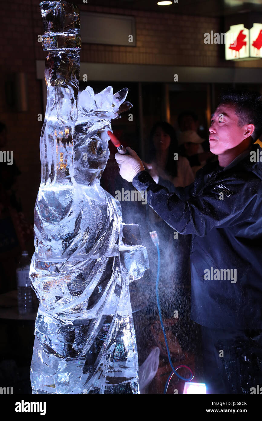 Tokyo, Japan. 16th May, 2017. Japanese ice carving artist Shintaro ...