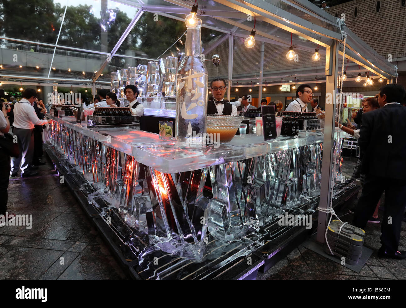 Tokyo, Japan. 16th May, 2017. Bartenders wait customers at the "Hoppy ...