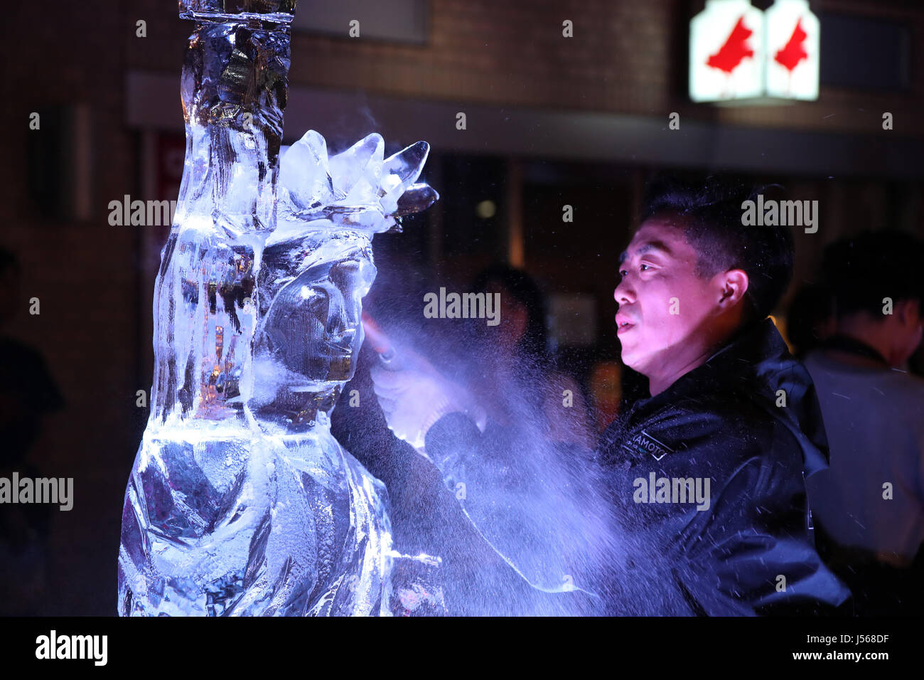 Tokyo, Japan. 16th May, 2017. Japanese ice carving artist Shintaro ...