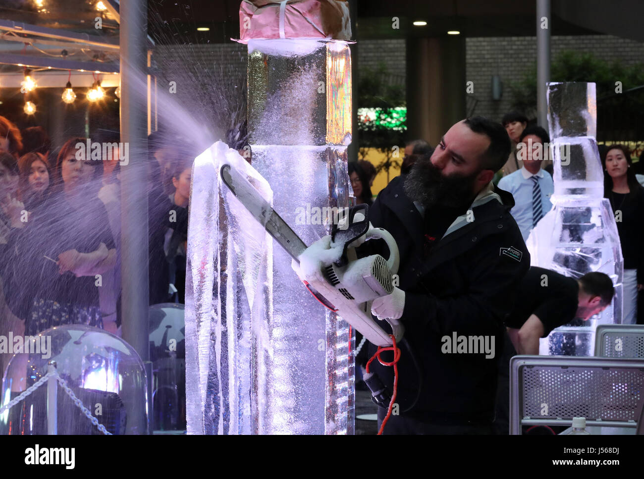 Tokyo, Japan. 16th May, 2017. An ice carving artist from New York makes ...