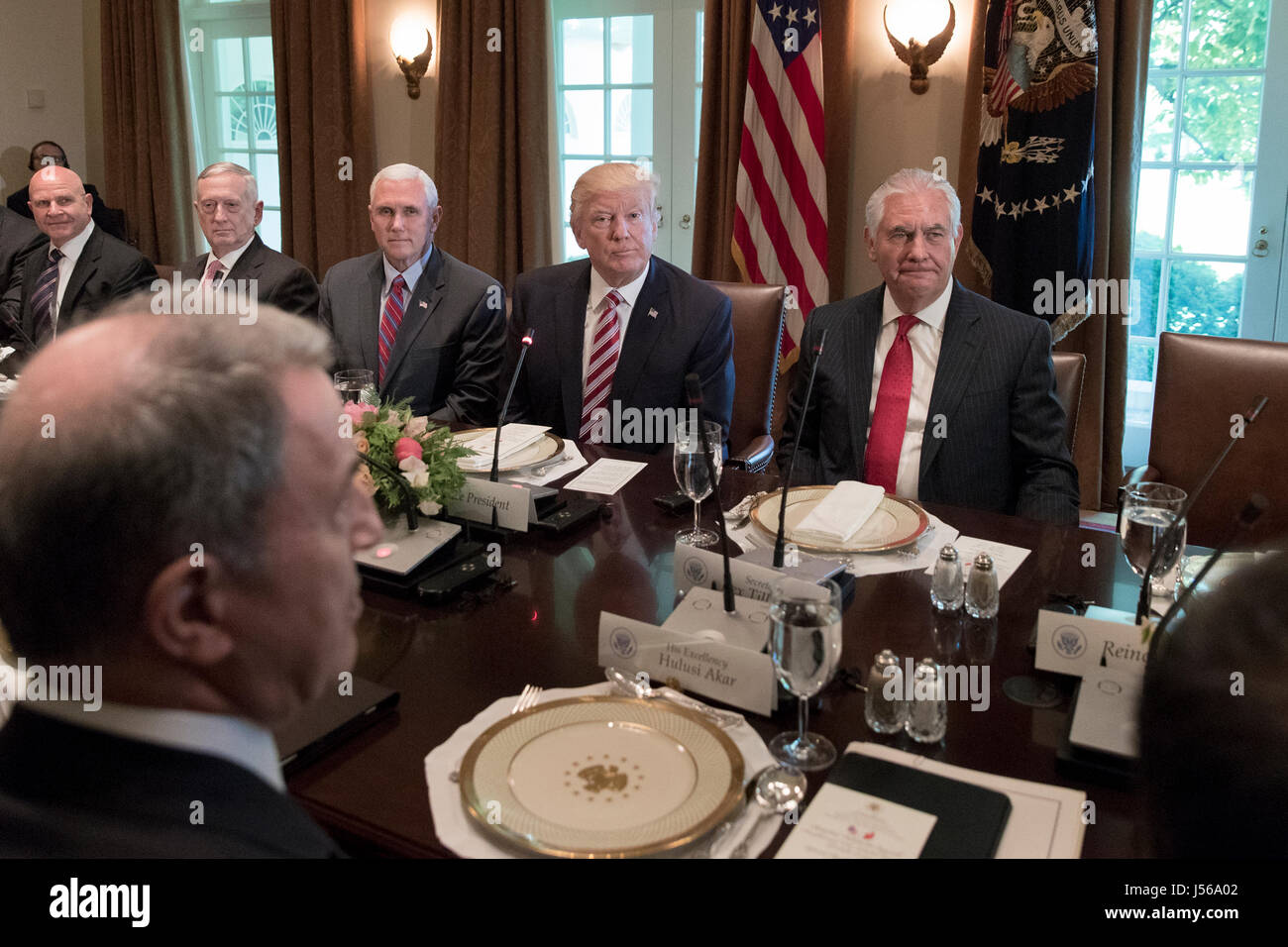 Mattis mcmaster trump hi-res stock photography and images - Alamy