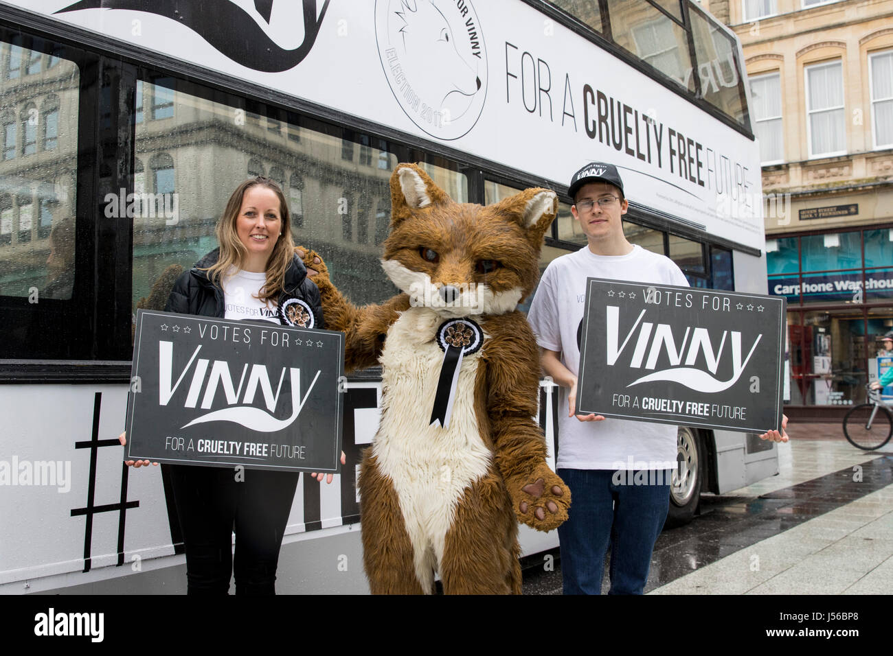 Cardiff, Wales, UK. 17 May 2017. Vinny the fox with supporters outside ...