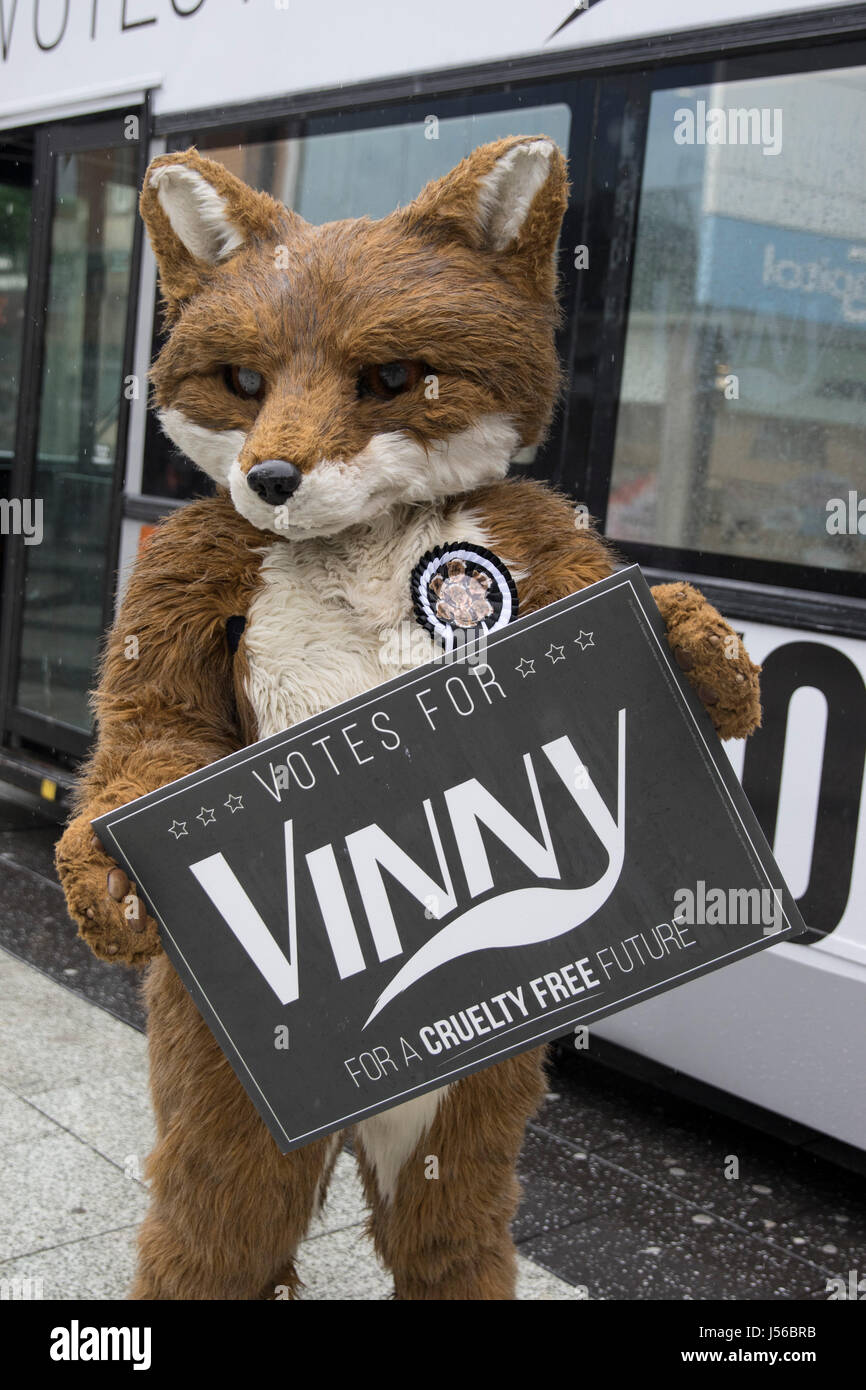 Cardiff, Wales, UK. 17 May 2017. Vinny the fox with supporters outside ...