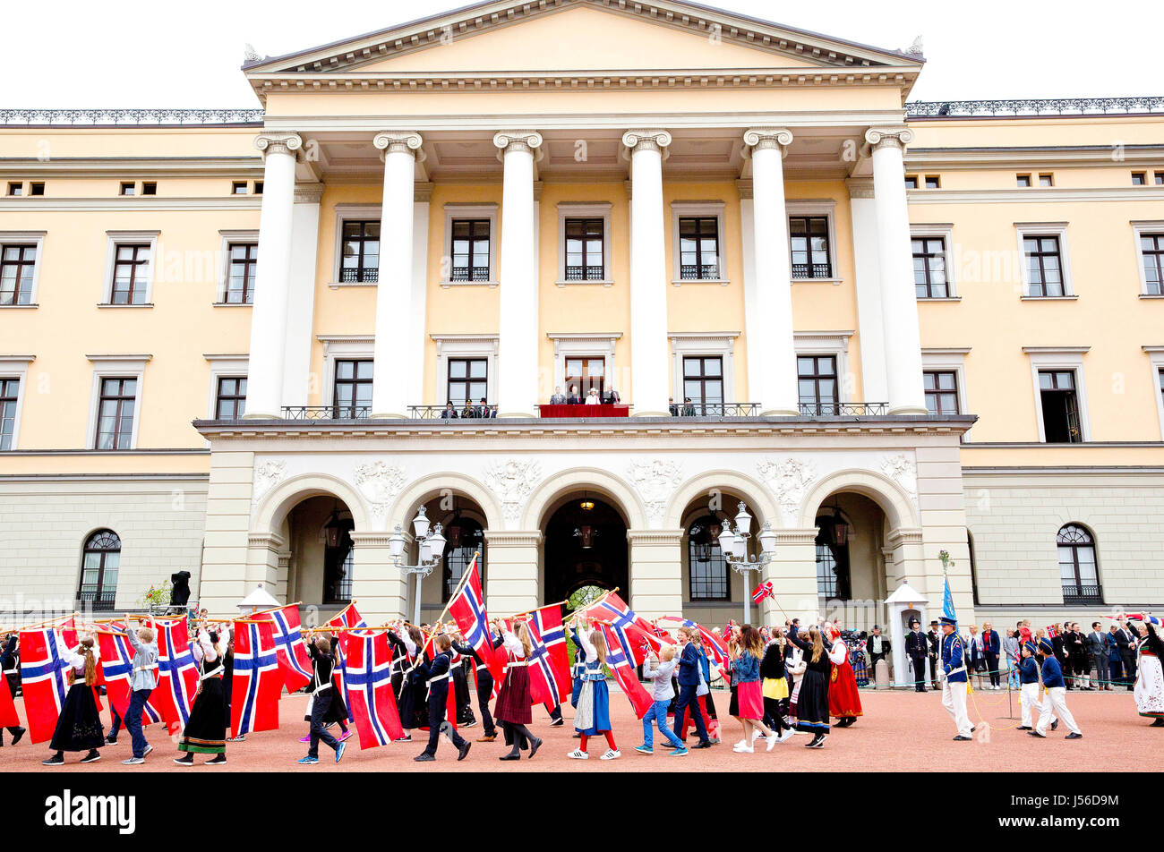 Oslo, Norway. 17th May, 2017. Norwegian Royal family at the balcony of ...