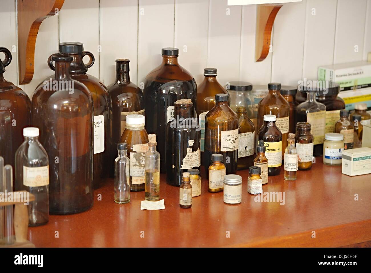 Vintage pharmacy hi-res stock photography and images - Alamy