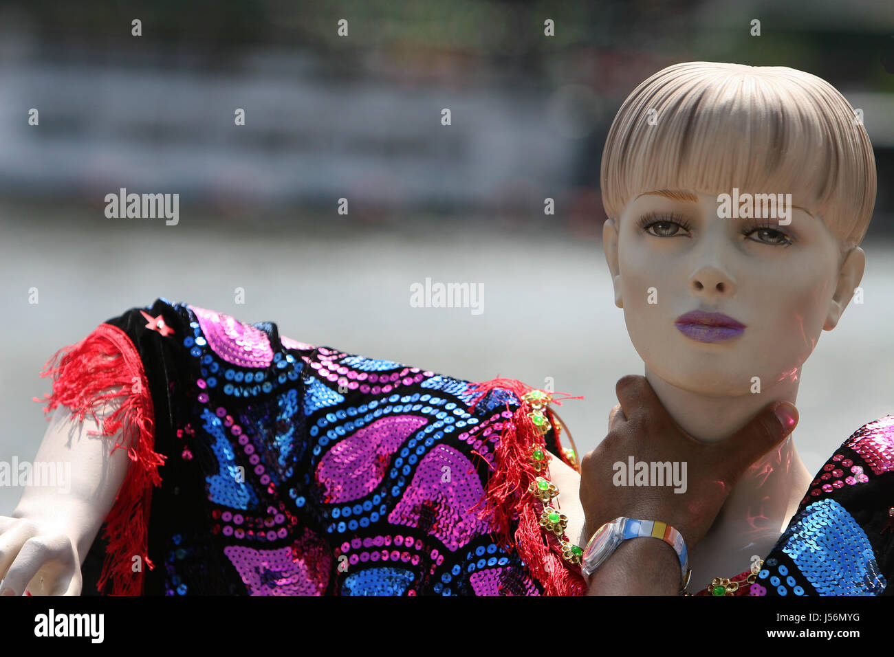 doll frankfort costume removal remove move neck handle parade der ...