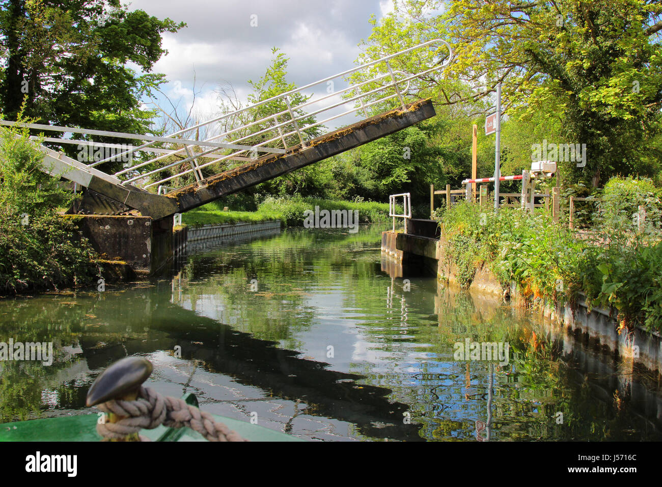 Bridge over basingstoke canal hi-res stock photography and images - Alamy
