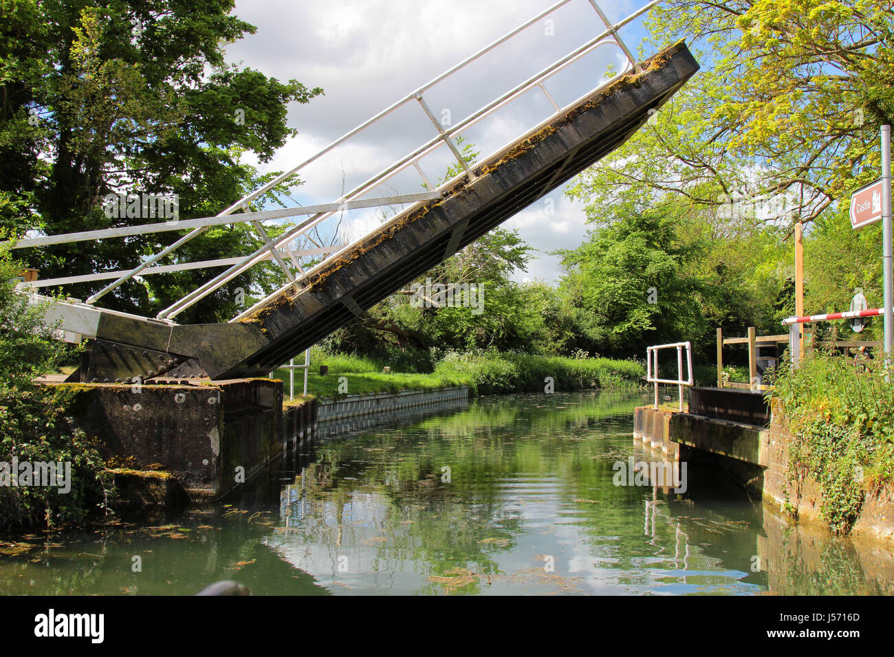 Bridge over basingstoke canal hi-res stock photography and images - Alamy