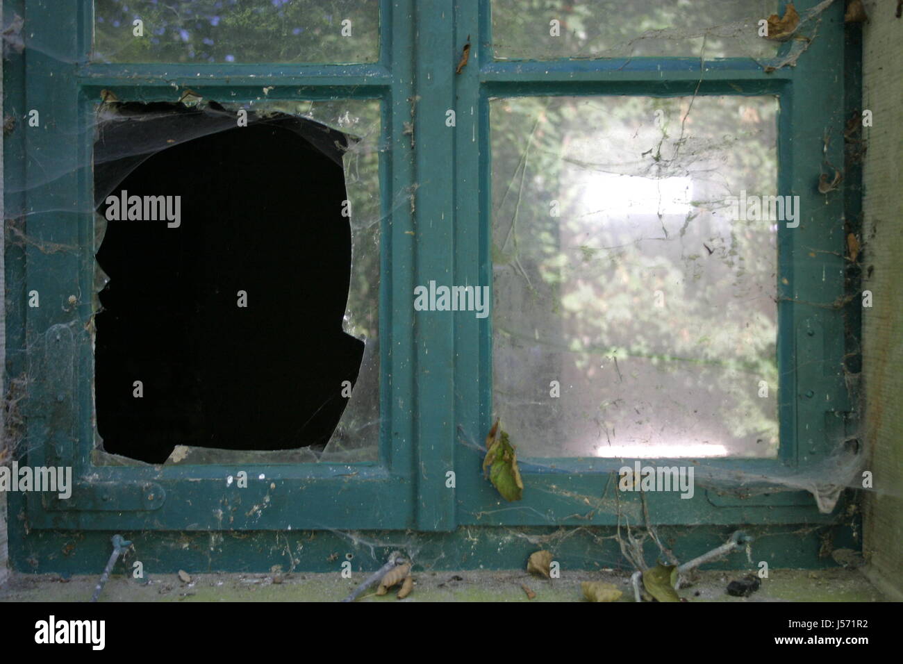 Zerstrtes glas hi-res stock photography and images - Alamy