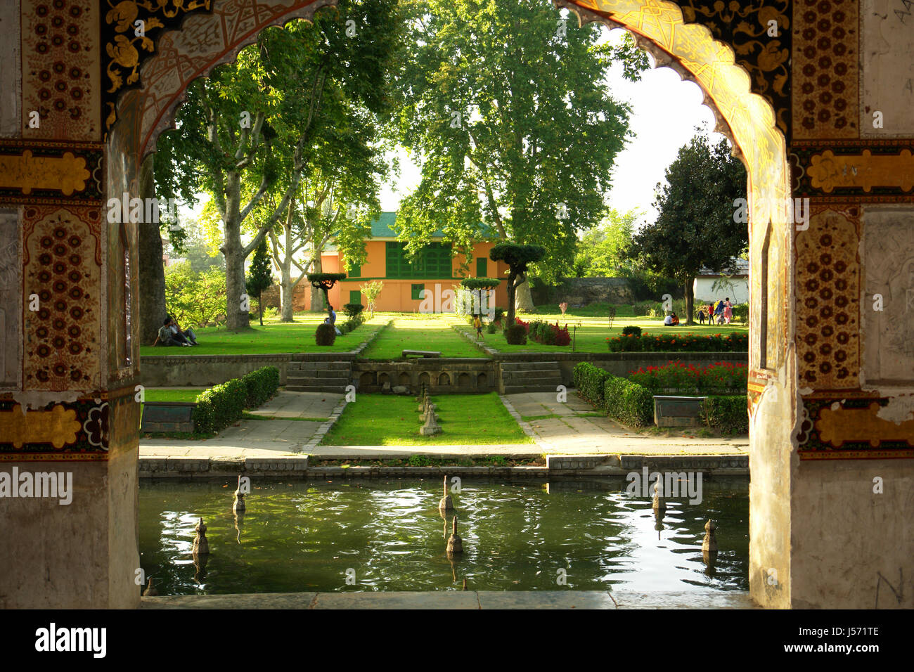 Mughal Garden, Dal Lake, Srinagar, Kashmir (Copyright © Saji Maramon ...