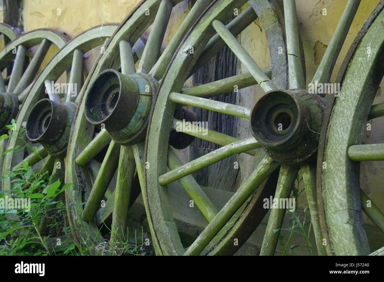 old wooden wheels Stock Photo - Alamy