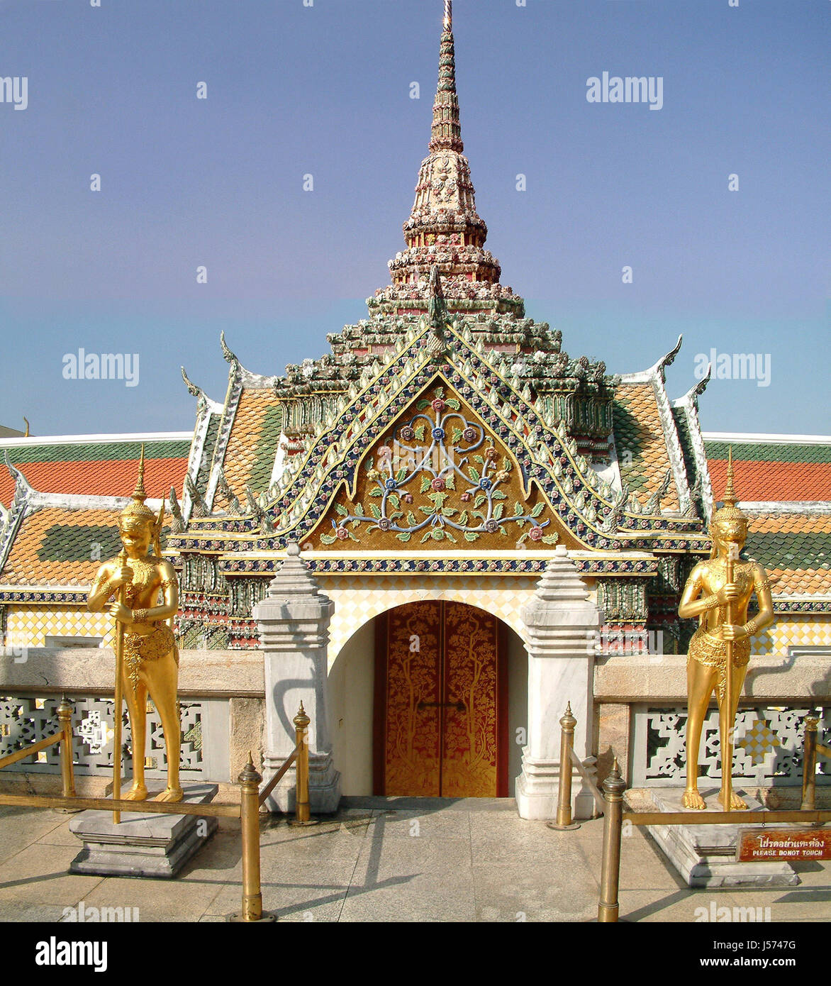 Temple and figures hi-res stock photography and images - Alamy