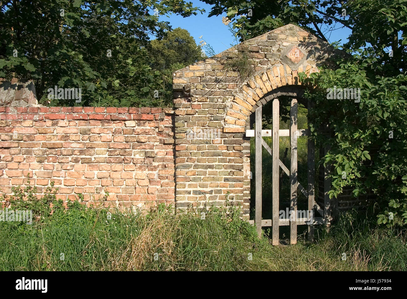 goal passage gate archgway gantry entrance door ailing wall brick ...