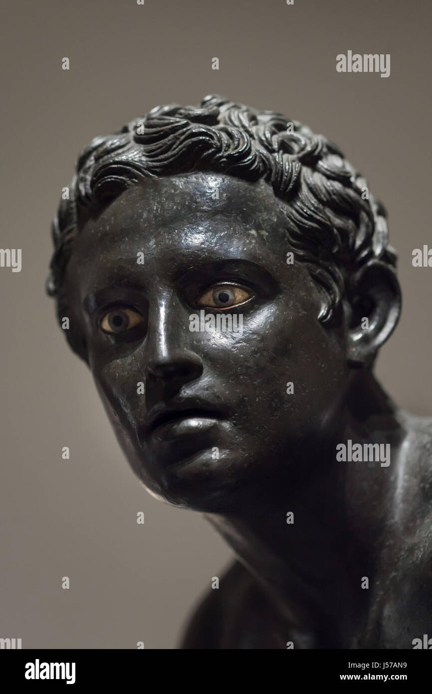 Roman bronze statue of the runner hi-res stock photography and images ...