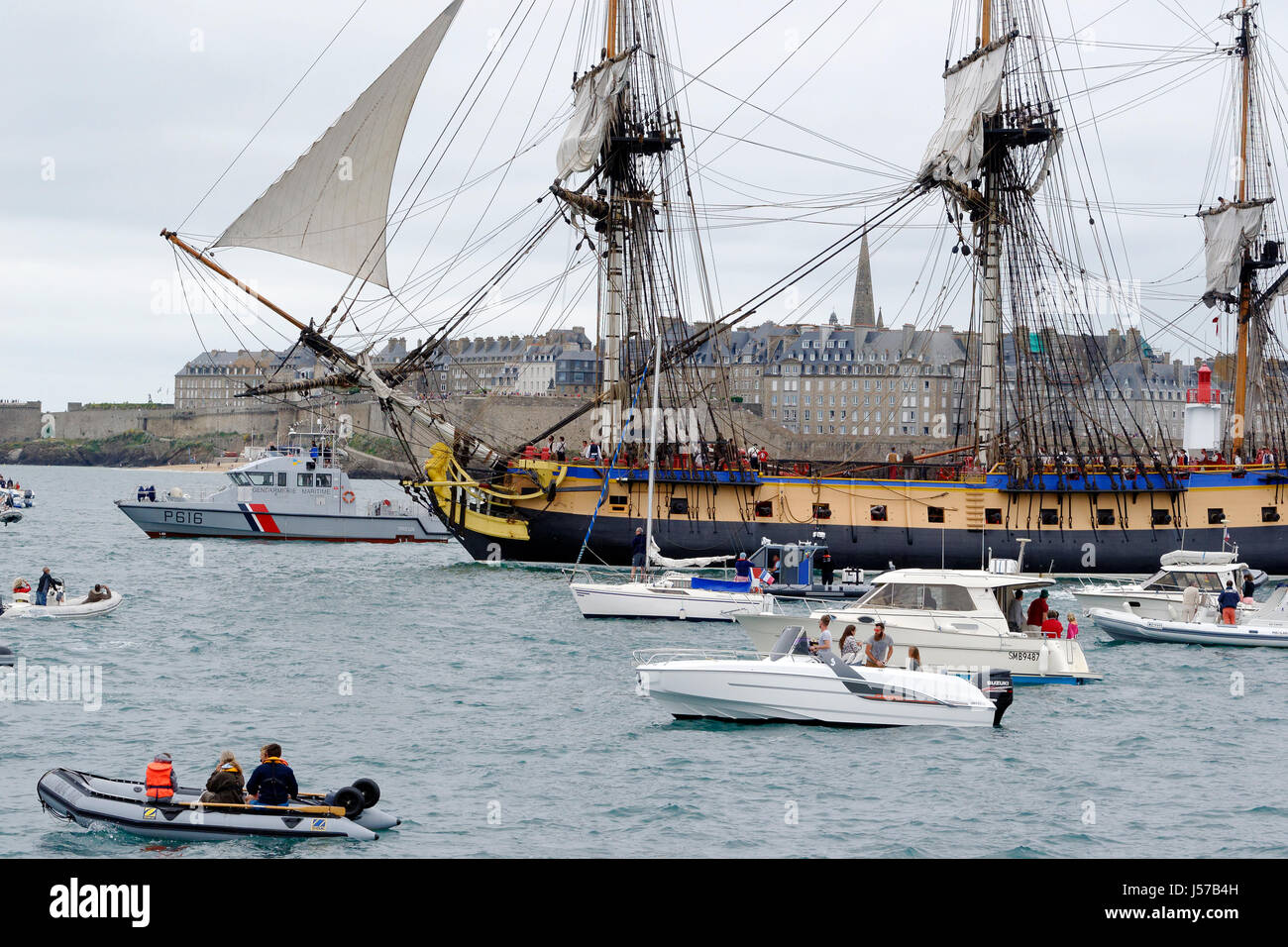 Frigate L'Hermione in front of Saint-Malo, homeport : Rochefort ...