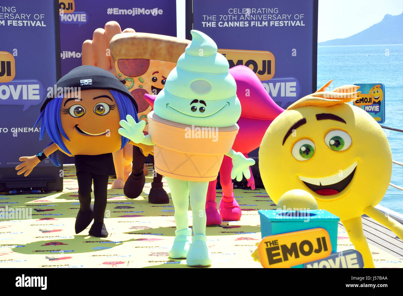 Film emoji hi-res stock photography and images - Alamy