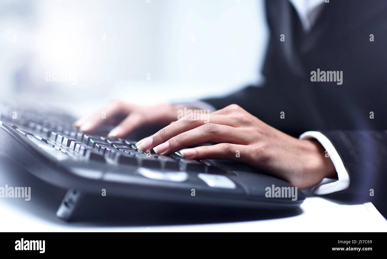 Female hands typing Stock Photo - Alamy