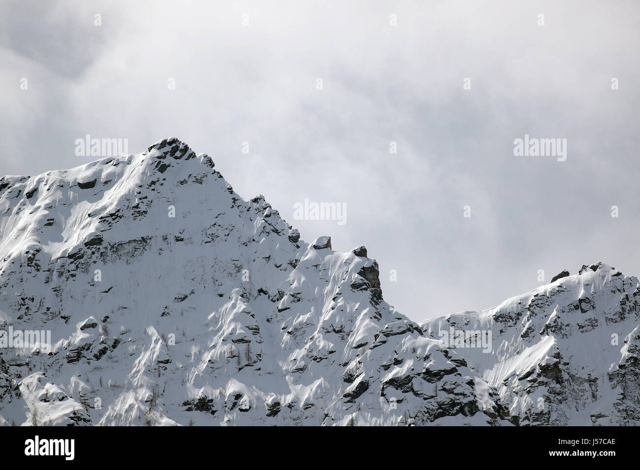 Vertical mountain face hi-res stock photography and images - Alamy