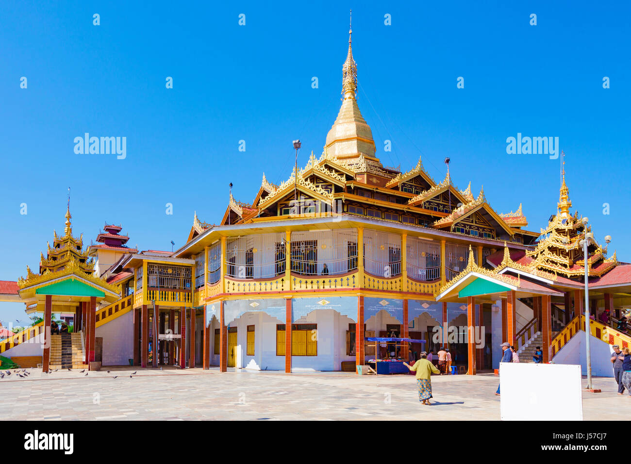 Phaung Daw Oo Pagoda, Inle lake, Myanmar Stock Photo - Alamy