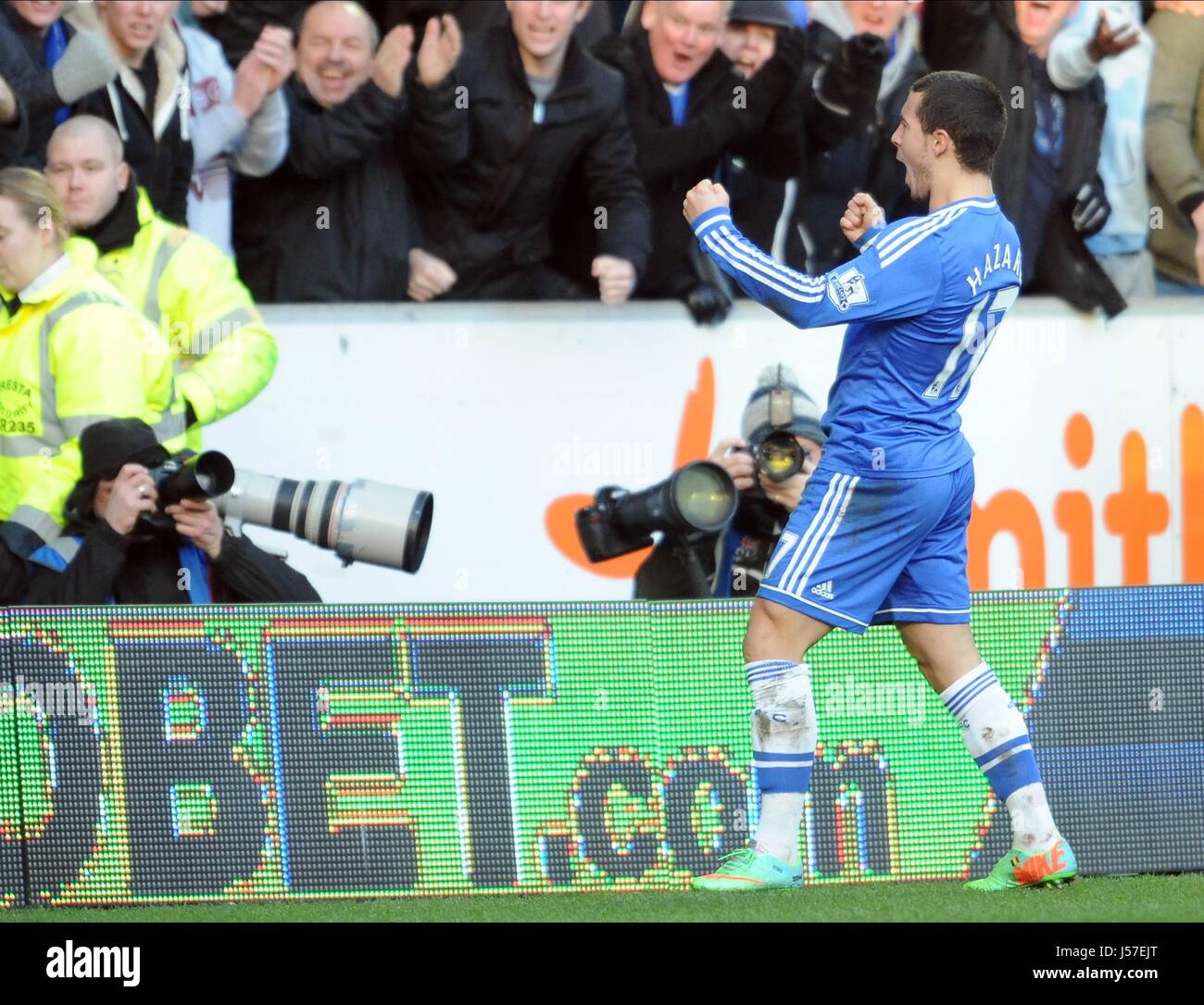 Chelsea fc eden hazard goal premier hi-res stock photography and images ...