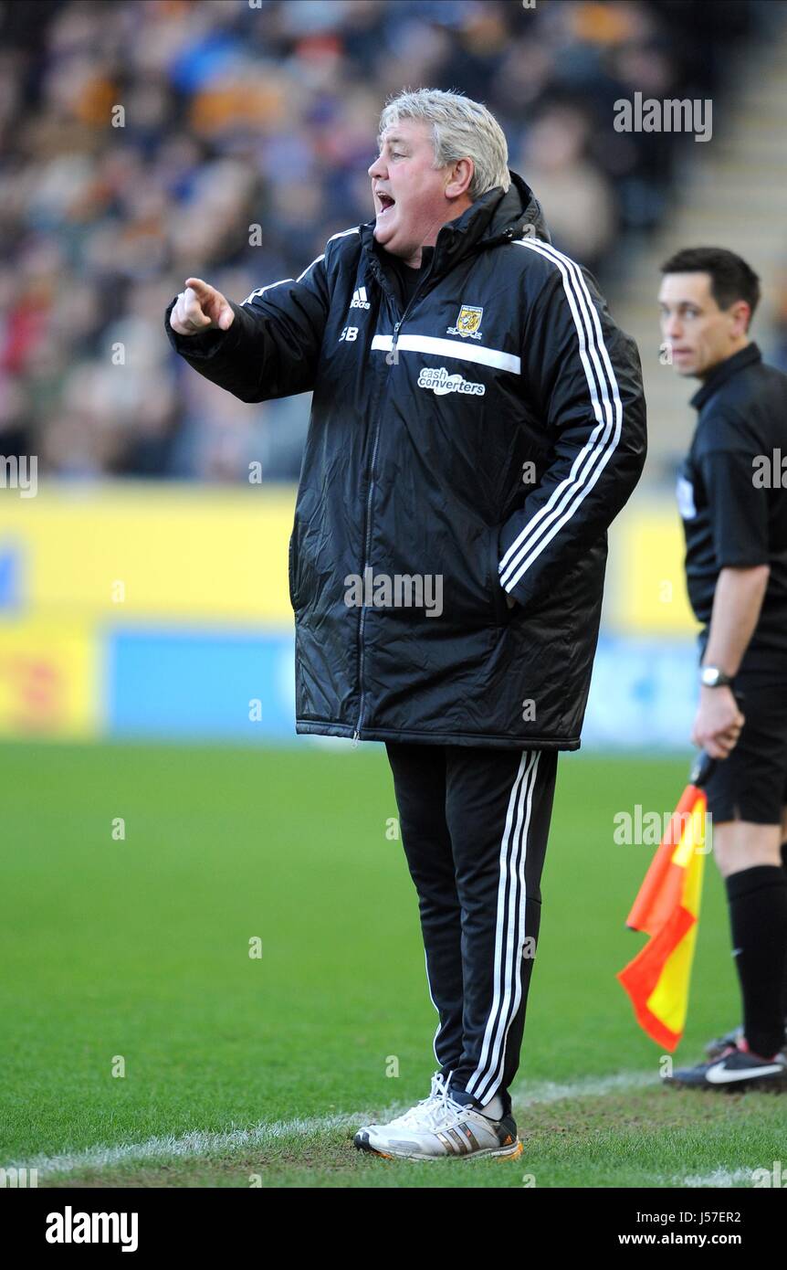 STEVE BRUCE HULL CITY FC MANAGER HULL CITY FC MANAGER KC STADIUM HULL ...