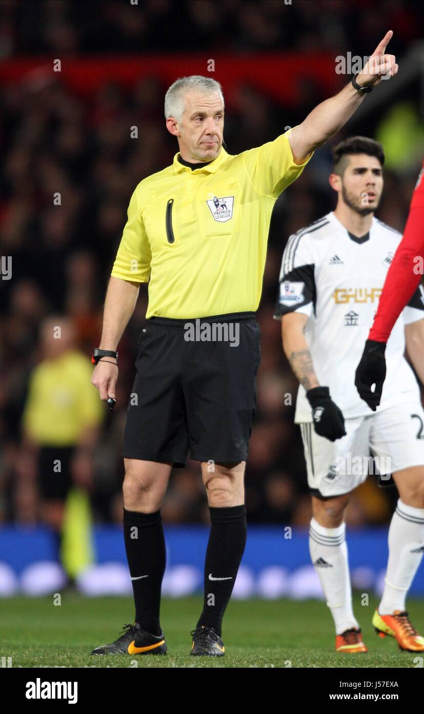 Referee Chris Foy High Resolution Stock Photography and Images - Alamy