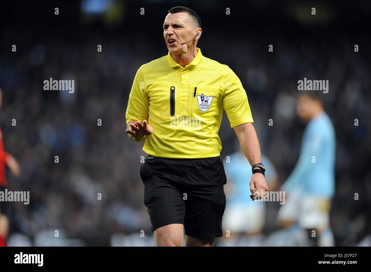 NEIL SWARBRICK REFEREE ETIHAD STADIUM MANCHESTER ENGLAND 18 January ...