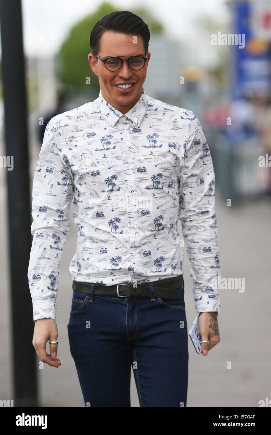 TOWIE filming scenes with a 60's style theme at Faces Nightclub Ilford ...