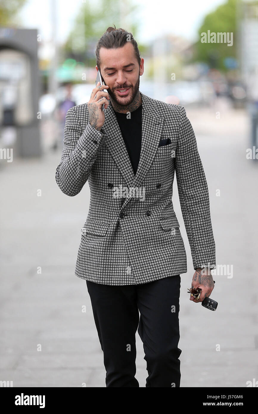 TOWIE Filming scenes with a 60's style theme at Faces Nightclub Ilford ...