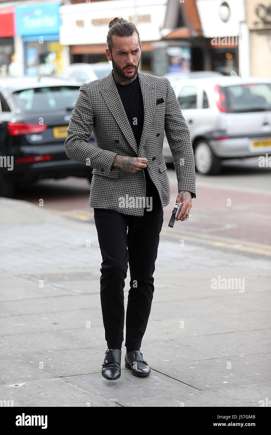 TOWIE Filming scenes with a 60's style theme at Faces Nightclub Ilford ...
