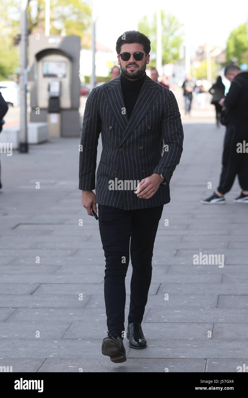 TOWIE Filming scenes with a 60's style theme at Faces Nightclub Ilford ...