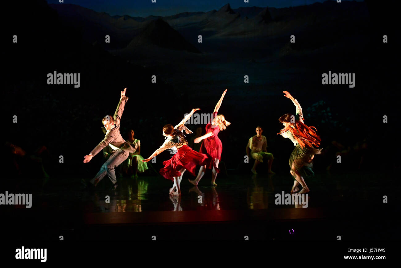 Ghost dances by christopher bruce hi-res stock photography and images ...