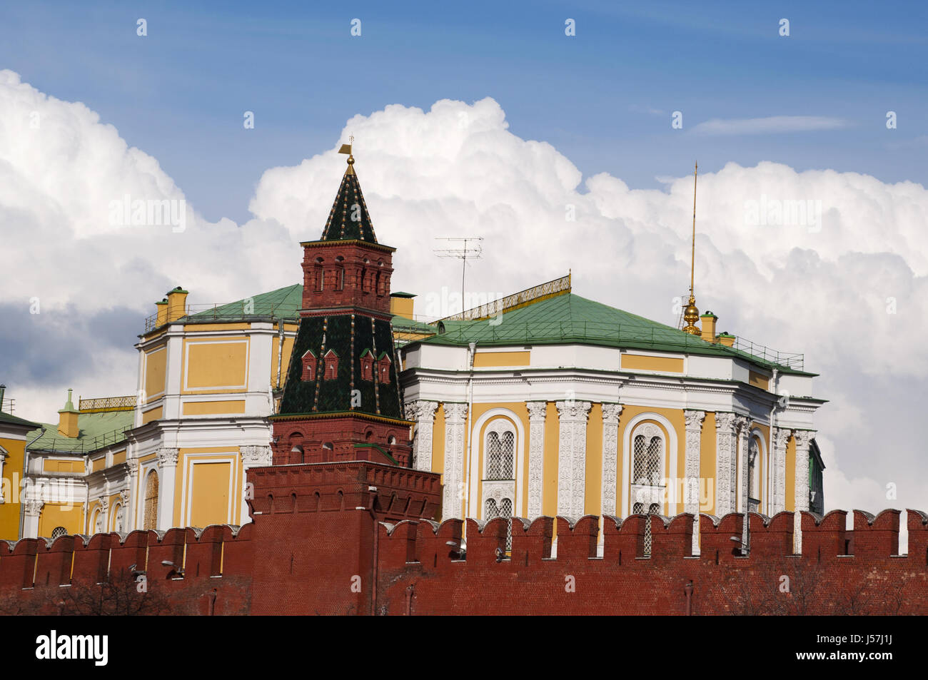 Moscow, Russia: view of the Armory Tower, one of the Kremlin Wall's ...