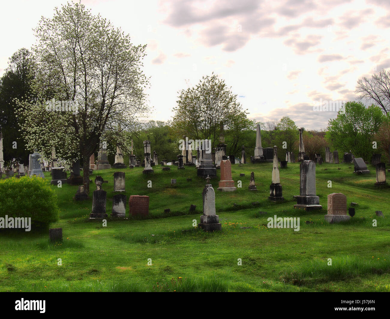 Old gravesite grave site hi-res stock photography and images - Alamy