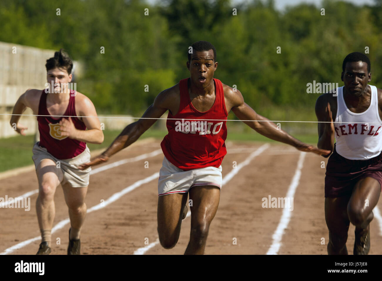 RACE, center: Stephan James as Jesse Owens, 2016. ph: Thibault Grabherr ...