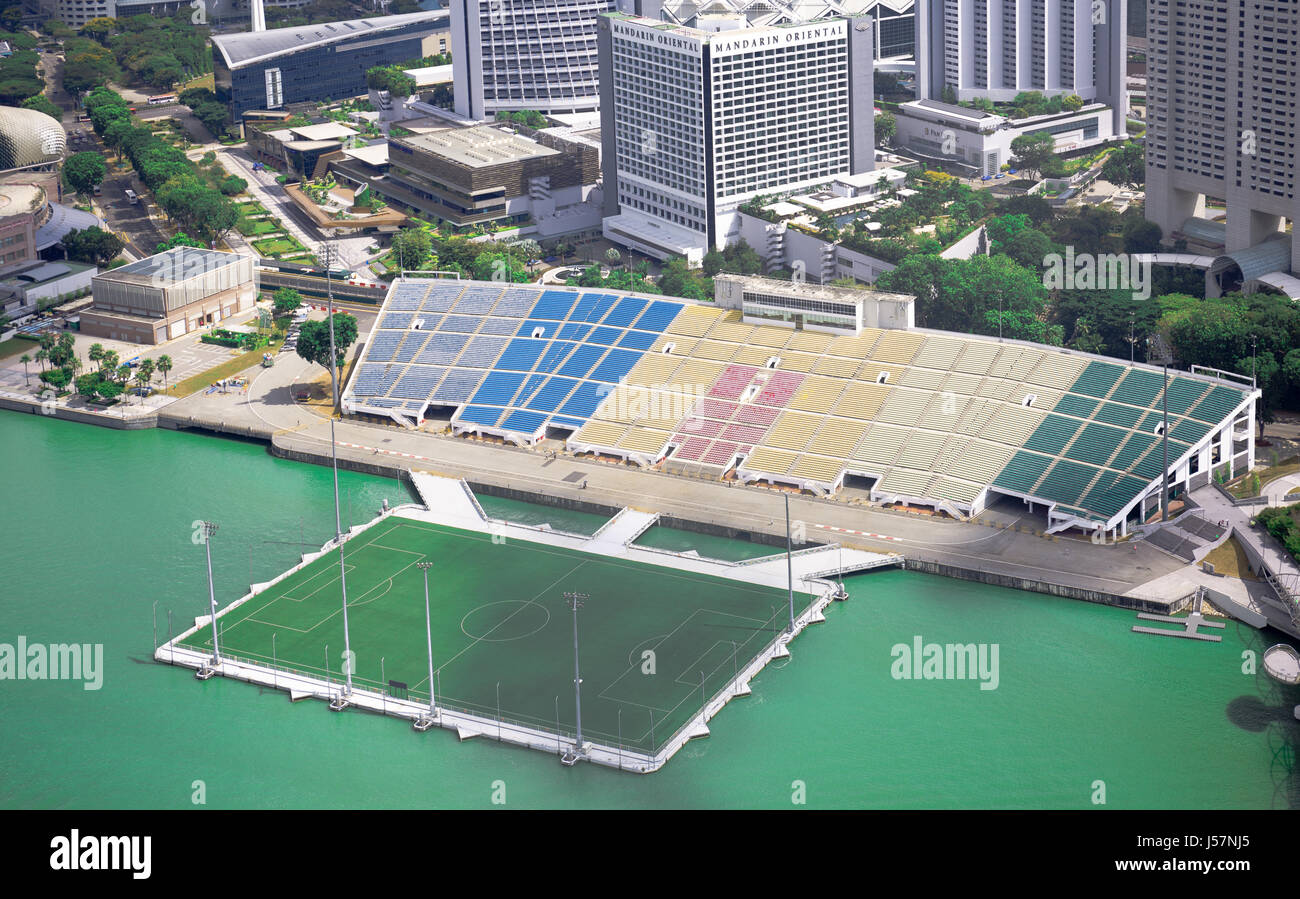 Singapore, Malaysia - April 4, 2016: The Float at Marina Bay in ...