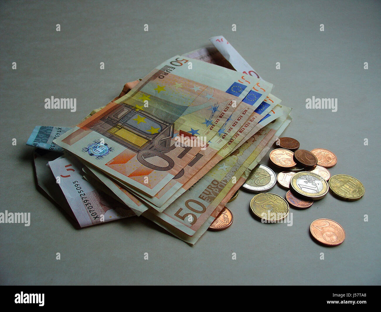 Haufen geld High Resolution Stock Photography and Images - Alamy