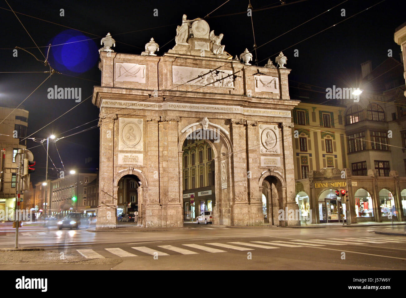 The triumphal gate hi-res stock photography and images - Alamy
