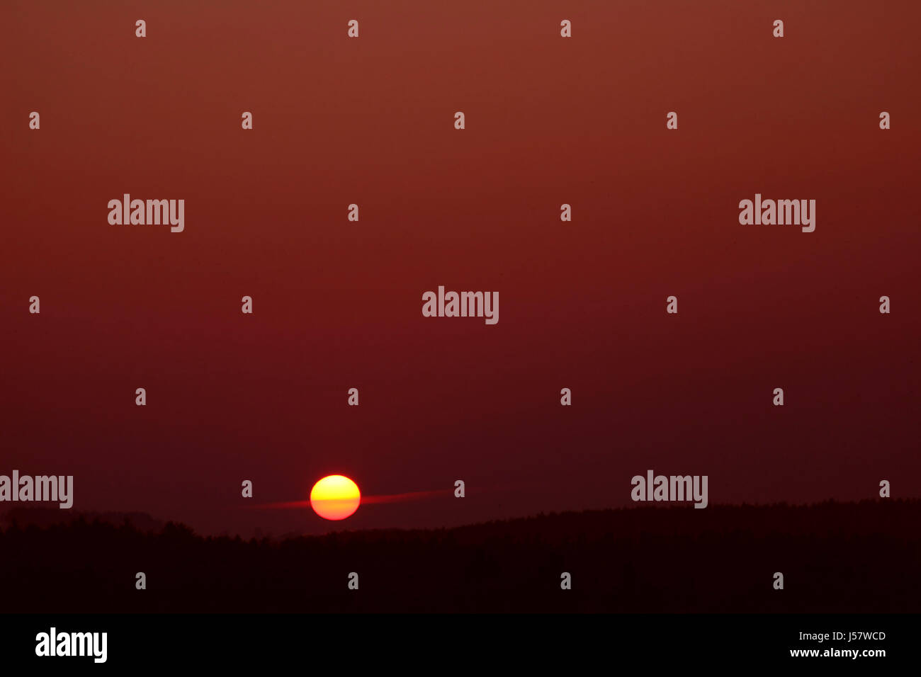 Simply red hi-res stock photography and images - Alamy