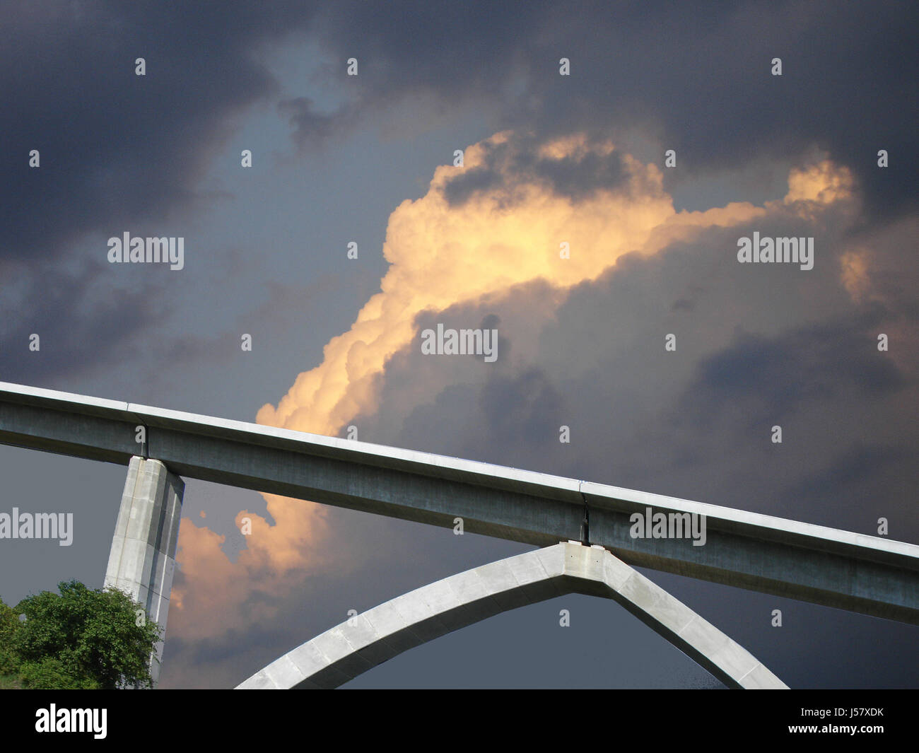 bridge perspective 3 Stock Photo - Alamy