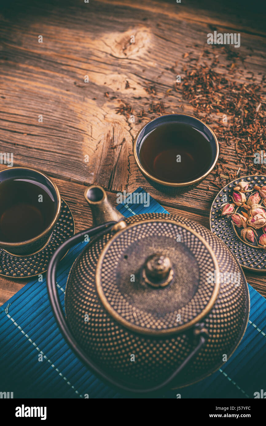 Cast iron tea hi-res stock photography and images - Alamy