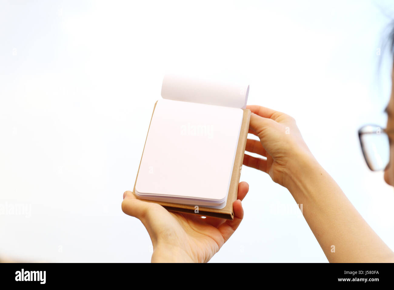 Woman Hand Holding Note Stock Photo - Alamy