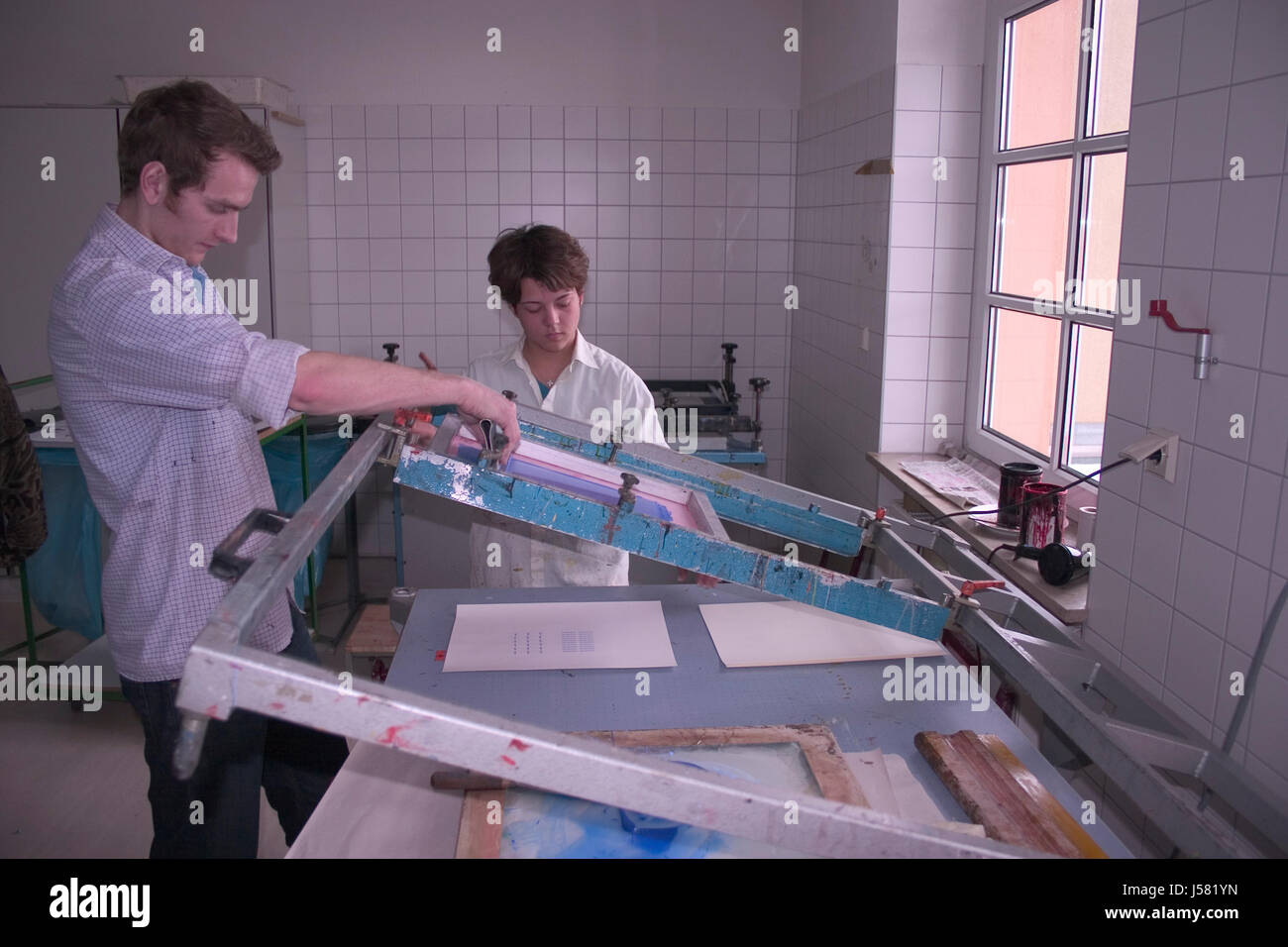 Man and woman silk screen printing hi-res stock photography and images ...