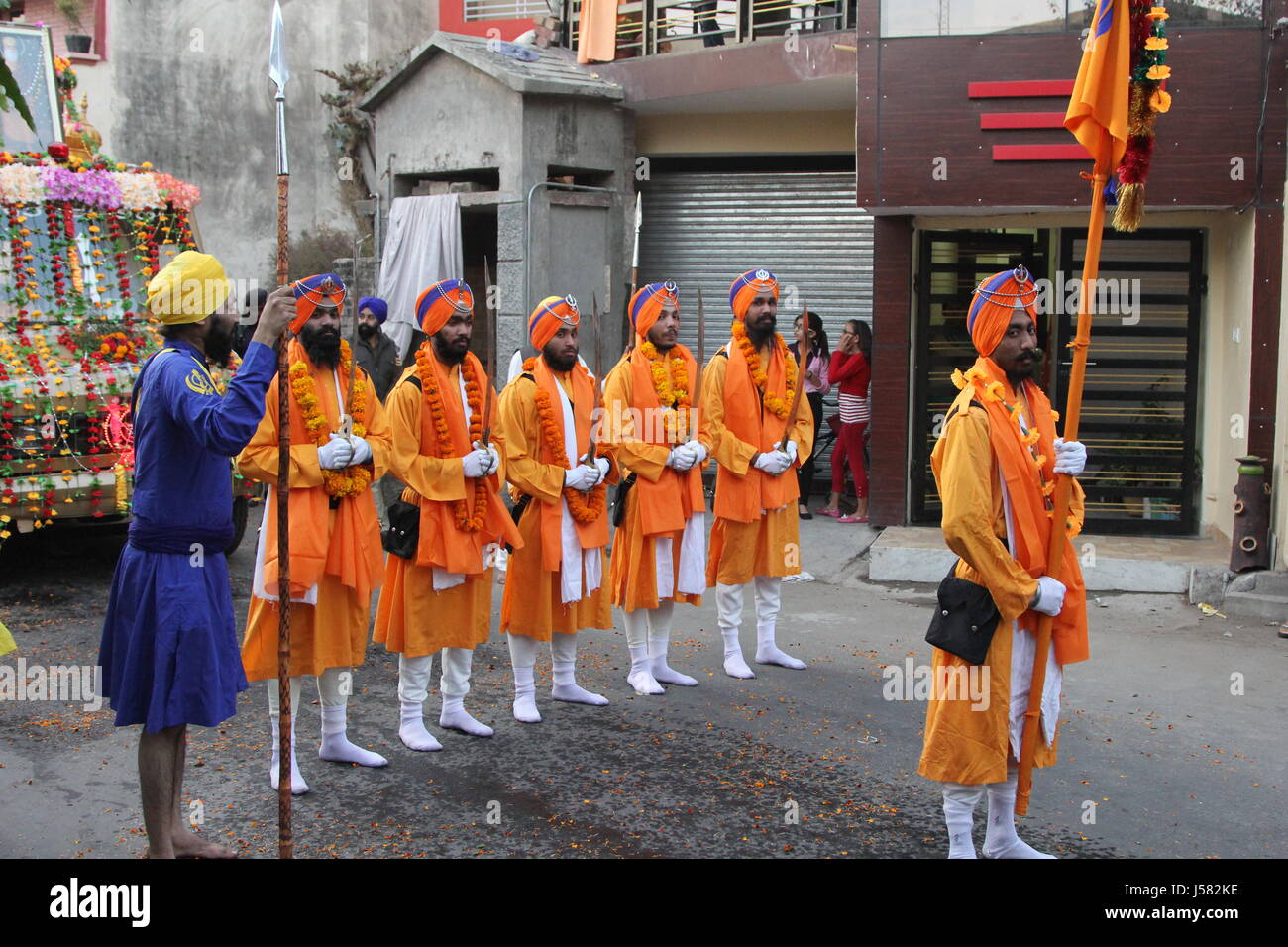Traditional sikh clothing hi-res stock photography and images - Alamy