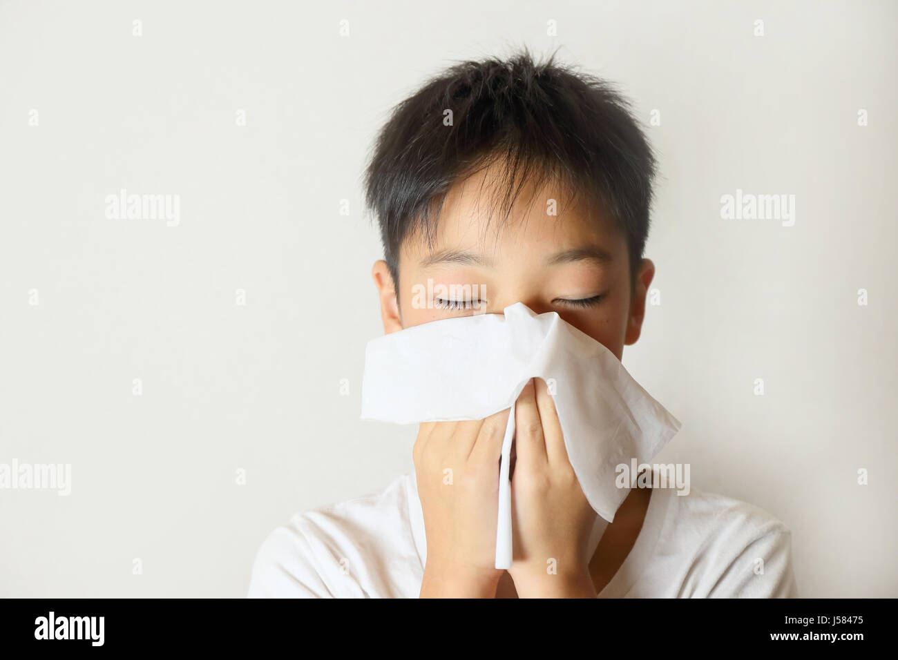 Blowing nose hand hi-res stock photography and images - Alamy