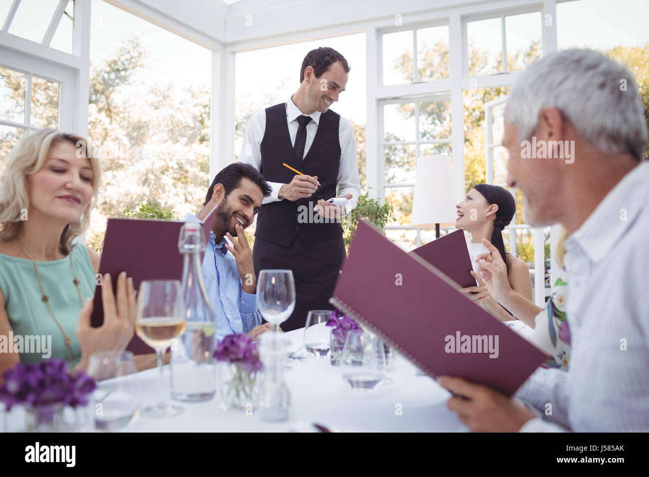 Indian restaurant waiter hi-res stock photography and images - Alamy