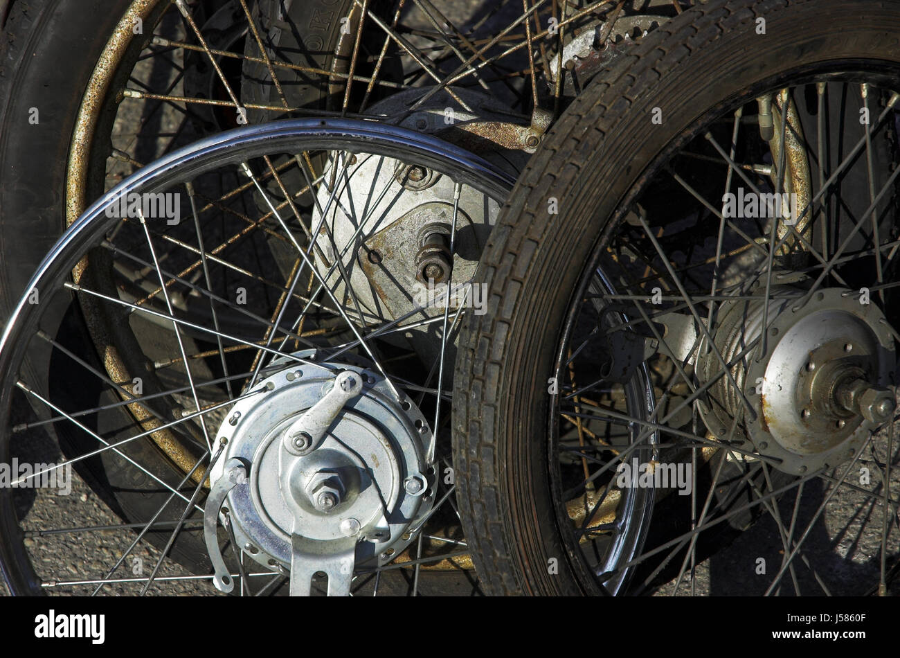 wheel engineering nostalgia old-timer rust bright shiny chromium ...