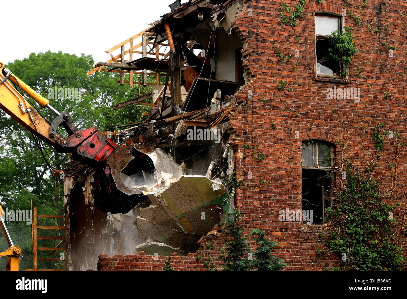 house building ruin dredger brick debris demolition scrapping old ...