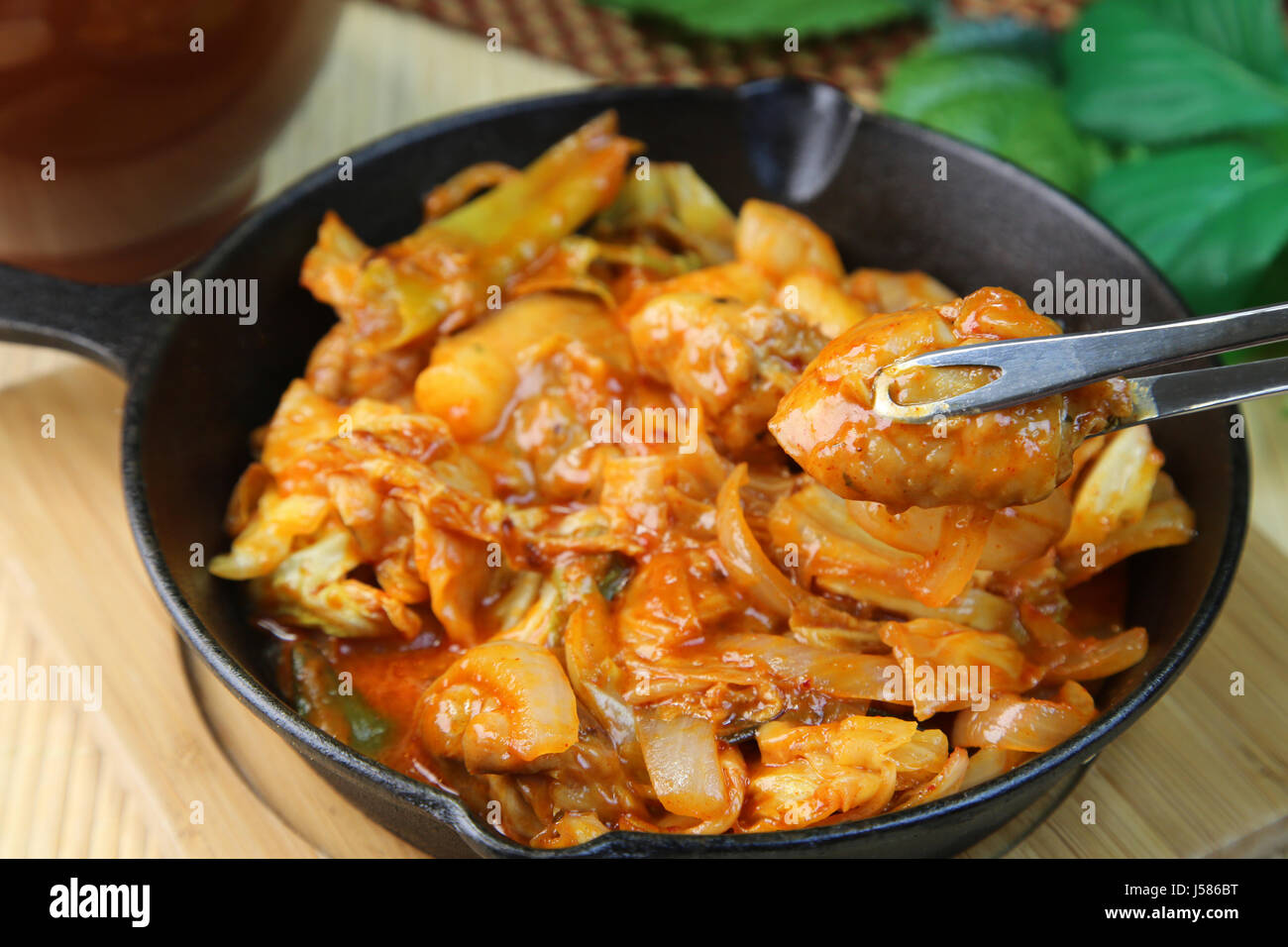 Dakgalbi (Korean spicy stir fried chicken Stock Photo - Alamy Dakgalbi (Korean spicy stir fried chicken Stock Photo - Alamy